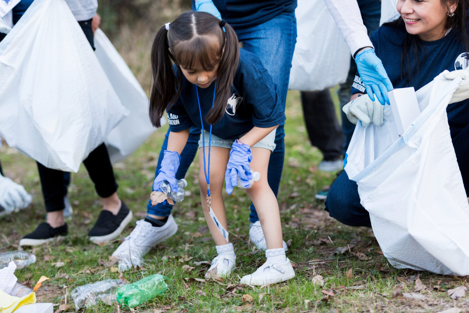 30 Community Service Ideas for Kids - iMOM