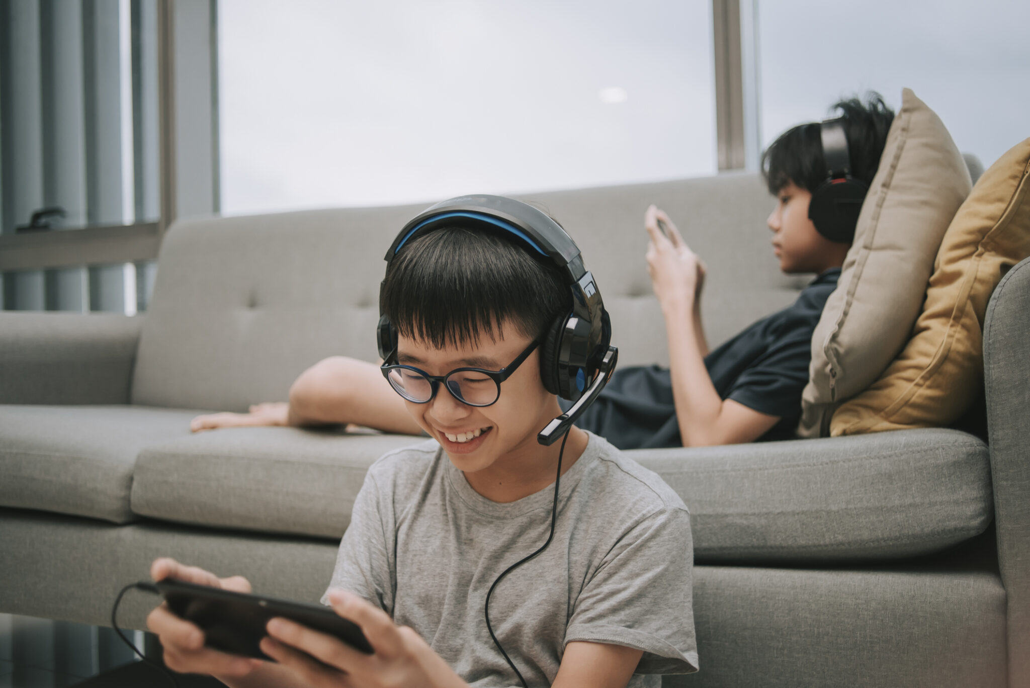5 Ways to Connect With Your Tech-Savvy Kids - iMOM